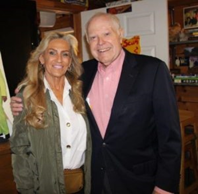 The Great Encourager Joe McCutchen - The Newscasters